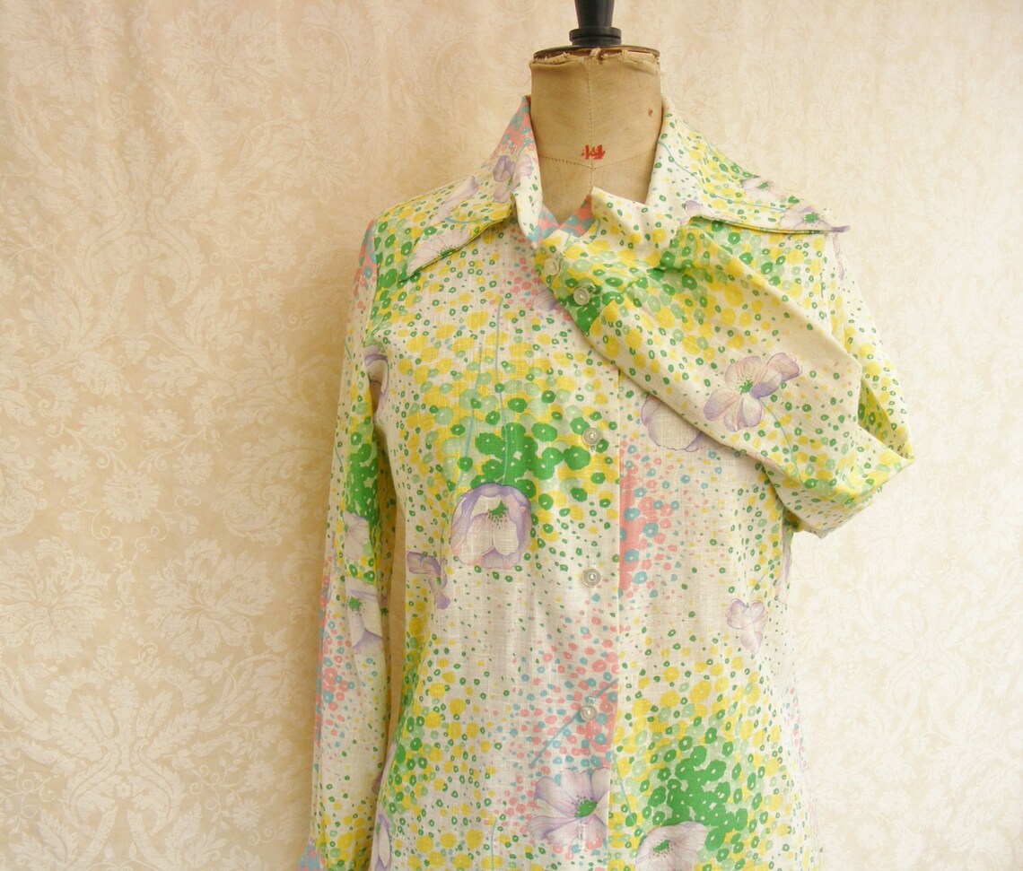 1960s Beeline Blouse - Bright Green and Yellow Floral Motif With ...