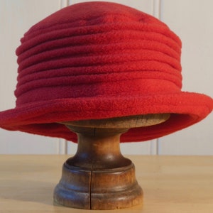 Scarlet Red Fleece Cloche Hat, Red Winter Hat, Mother's Day Gift - Etsy UK