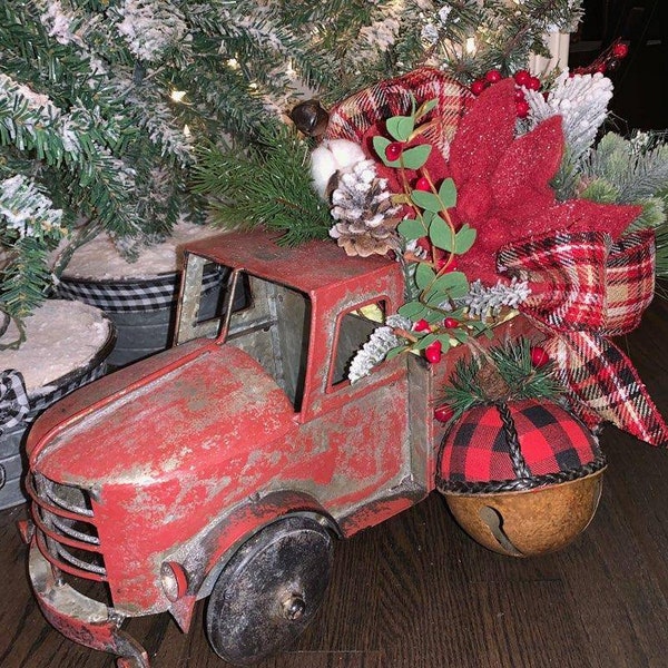 Red Truck Christmas Arrangement - Etsy