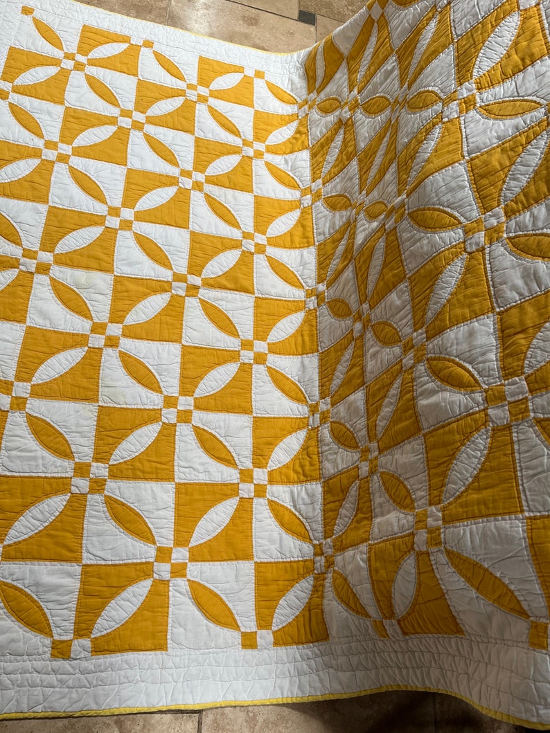 Vintage Cheddar and White Whale Block Quilt - Etsy