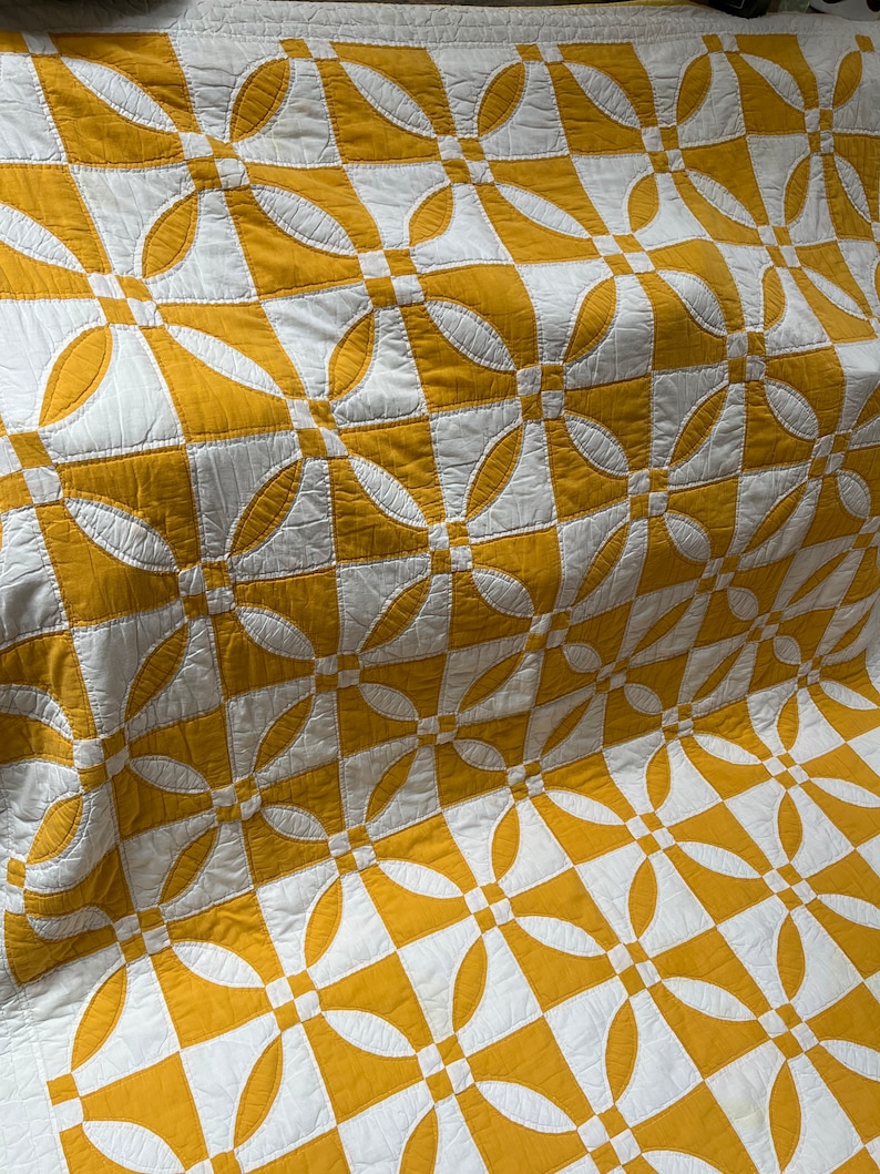 Vintage Cheddar and White Whale Block Quilt - Etsy