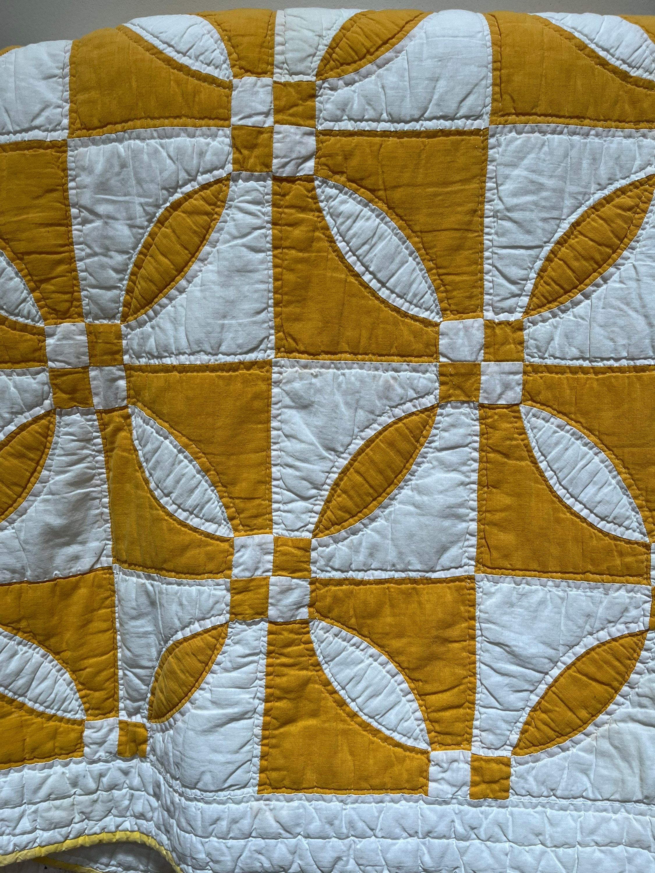 Vintage Cheddar and White Whale Block Quilt - Etsy