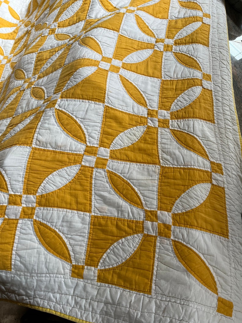 Vintage Cheddar and White Whale Block Quilt - Etsy