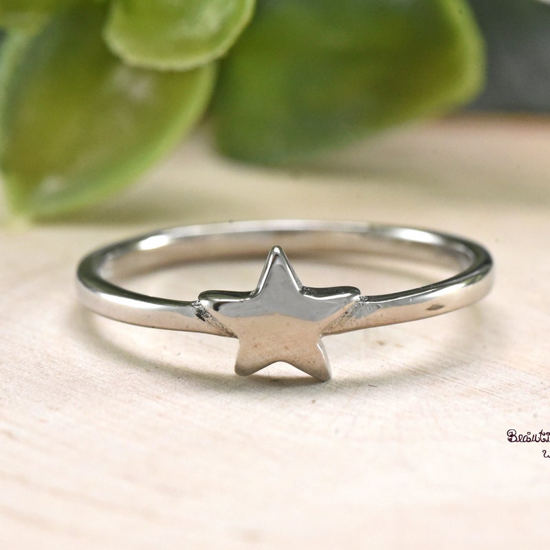 Minimalistic Star Ring - Etsy