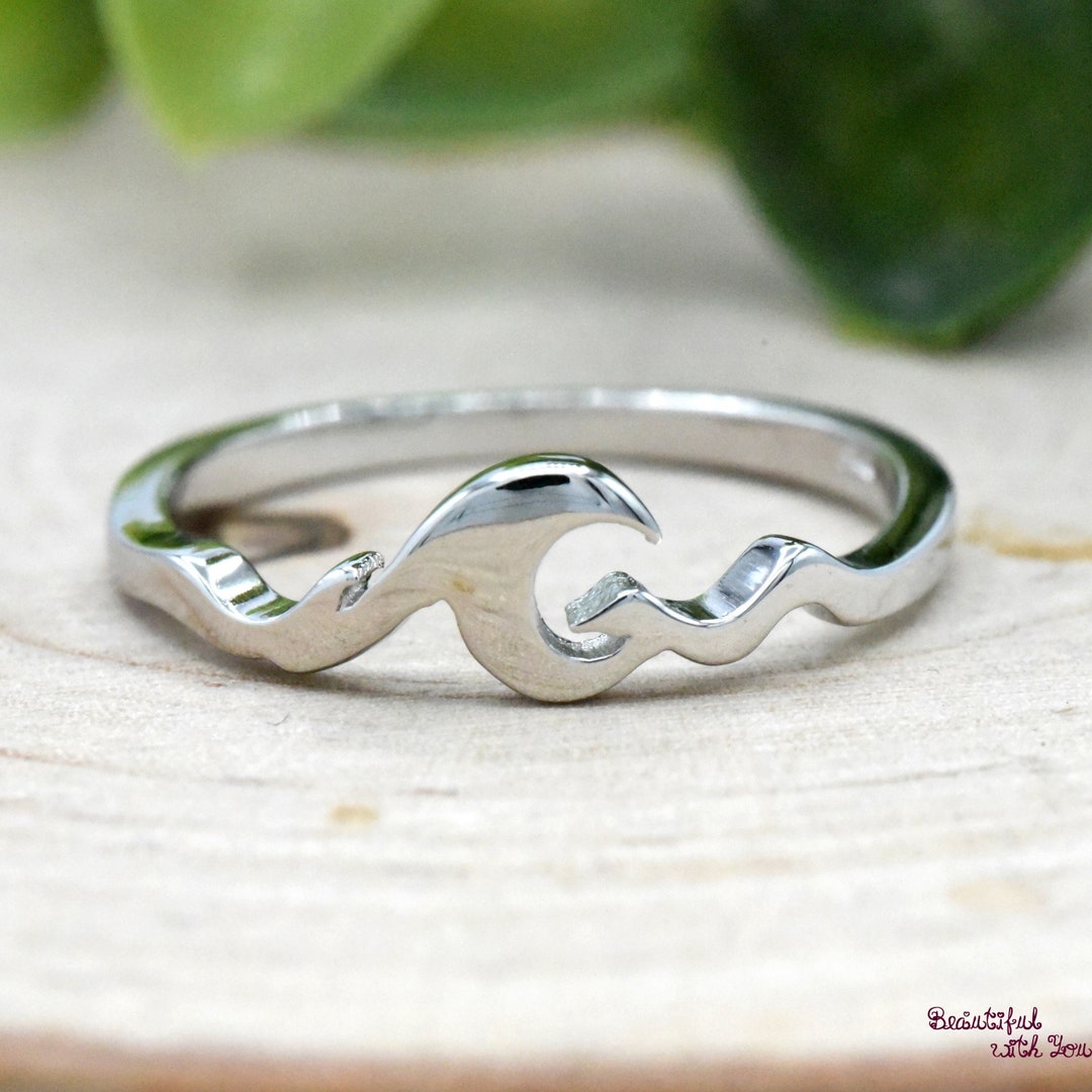 Multiple Waves Ring Ocean Tide Sea Plunging Waves Nautical Beach Summer ...