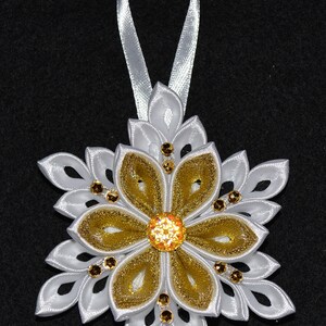 Handmade Snowflake CHRISTMAS Tree Decoration/ornament in White and Gold ...