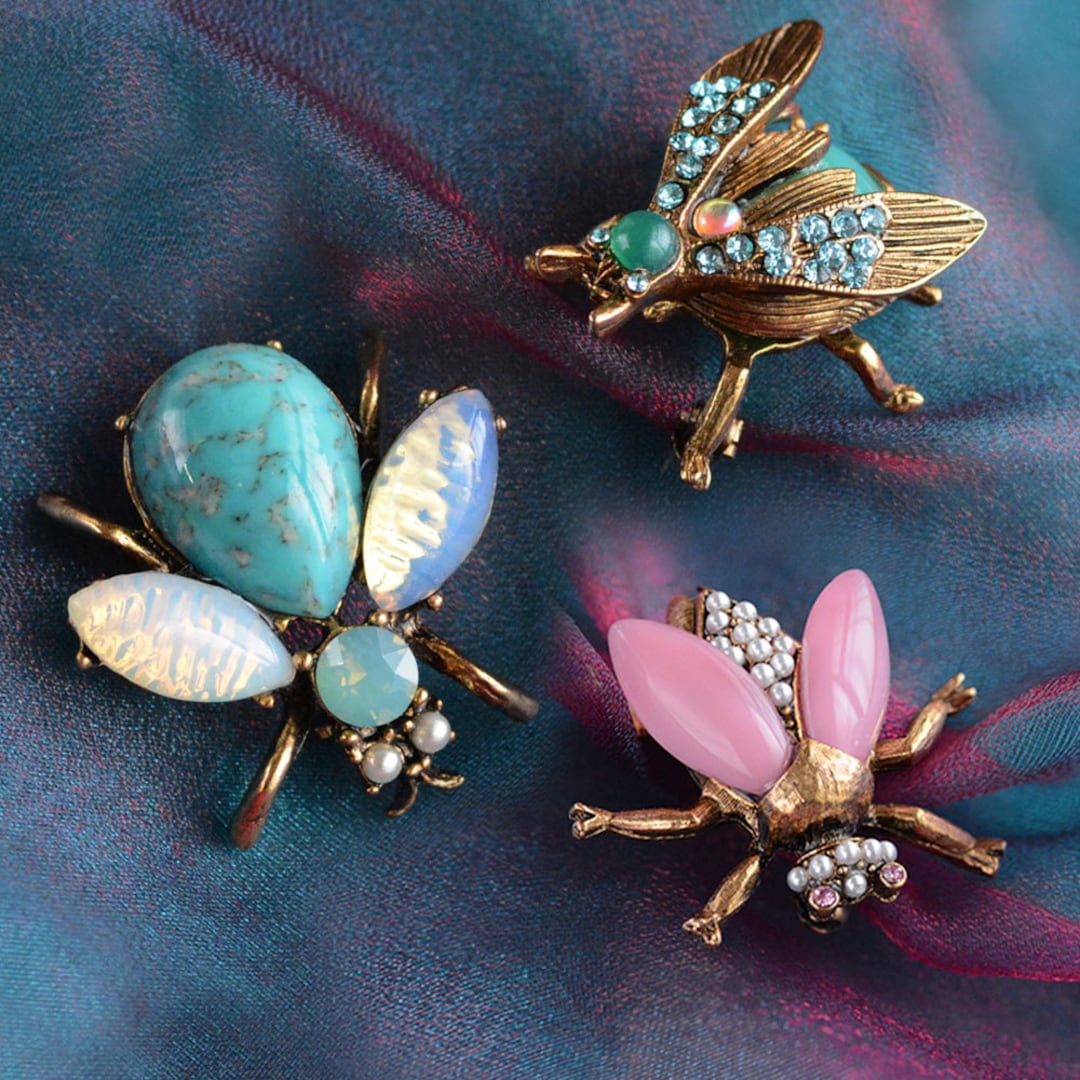 3D Bee Brooch: Iridescent Crystal & Art Glass Pins - Sweet Romance ...