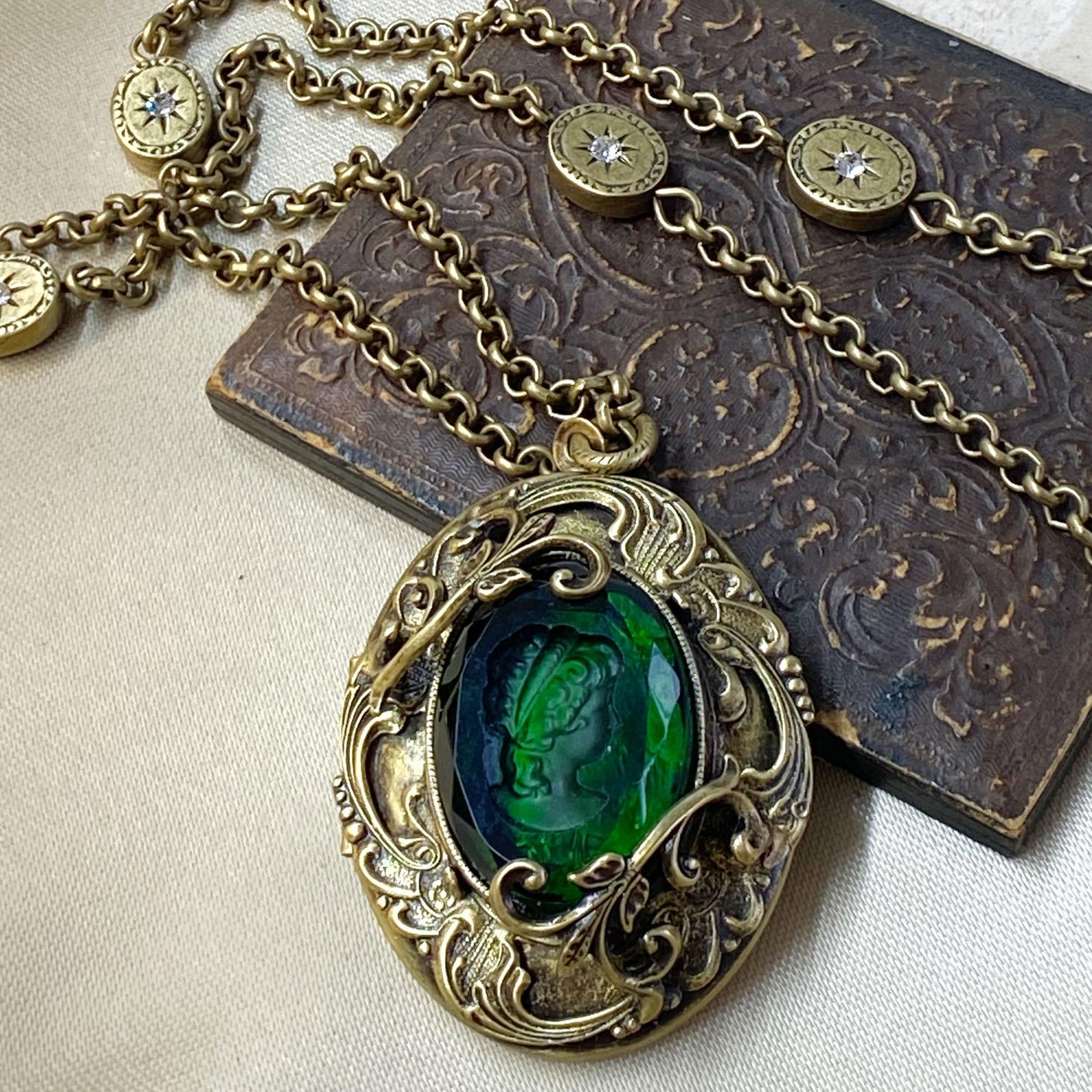Vintage Emerald Green Intaglio Locket, Victorian Large Two Picture Gift ...