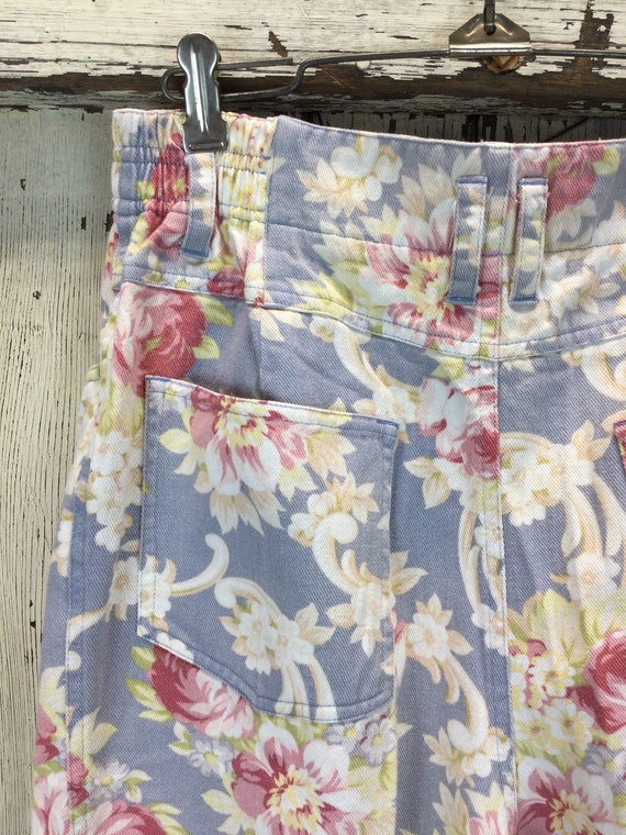 Vintage 1990s High Rise Floral Print Light Denim Jean… - Gem