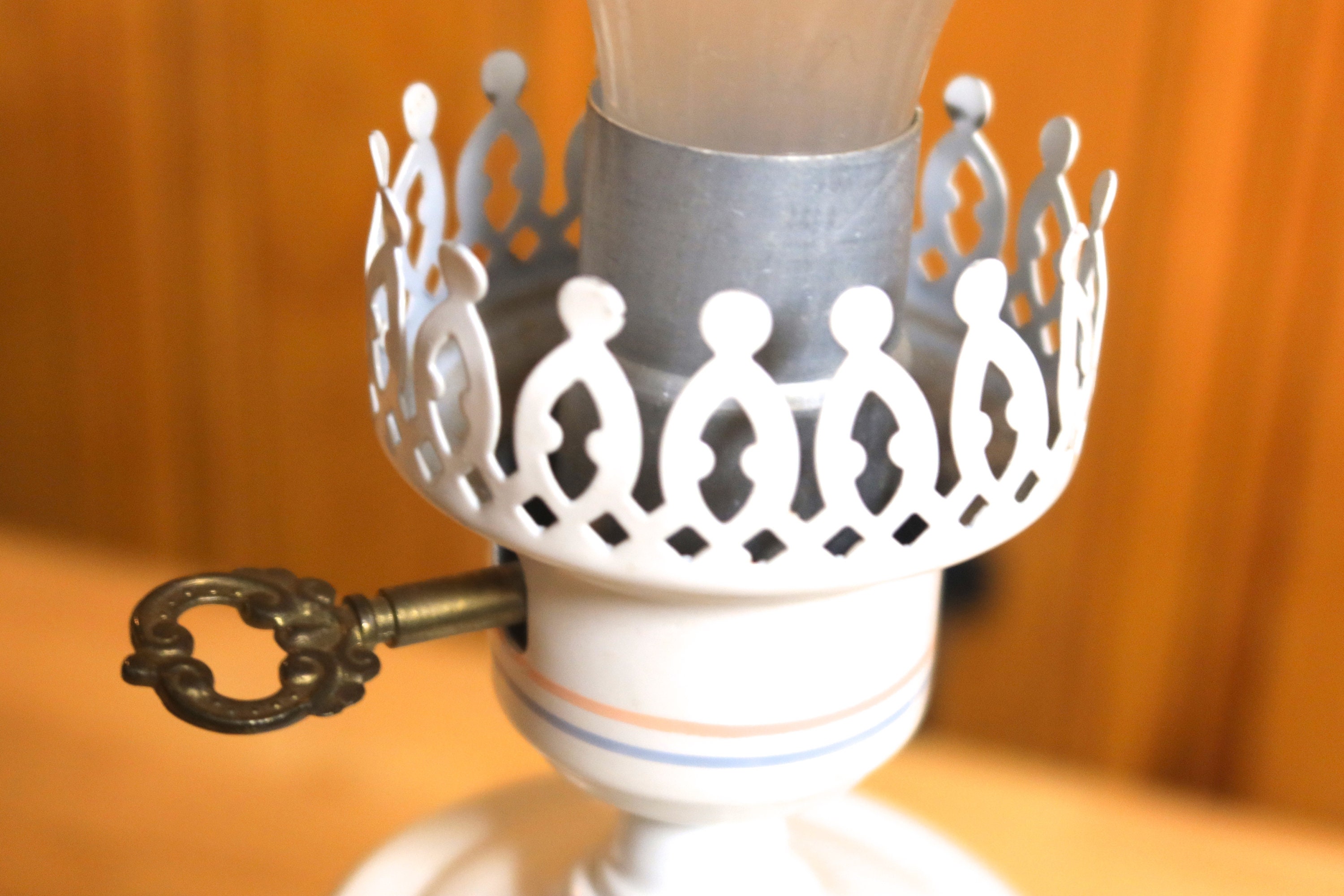 14 Vintage Cozy Toleware Metal Desk / Table Lamp Hurricane Style ...