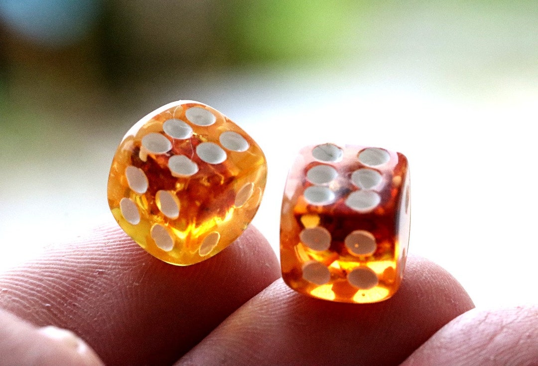 Pair of Mini Amber Dice – 10mm Baltic Amber Dice Set | Classic Light ...