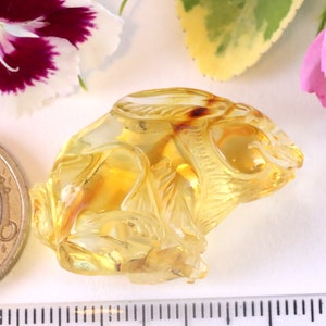 Rabbit Amber Figurine / Natural Baltic Hand Carved Amber Figurine ...