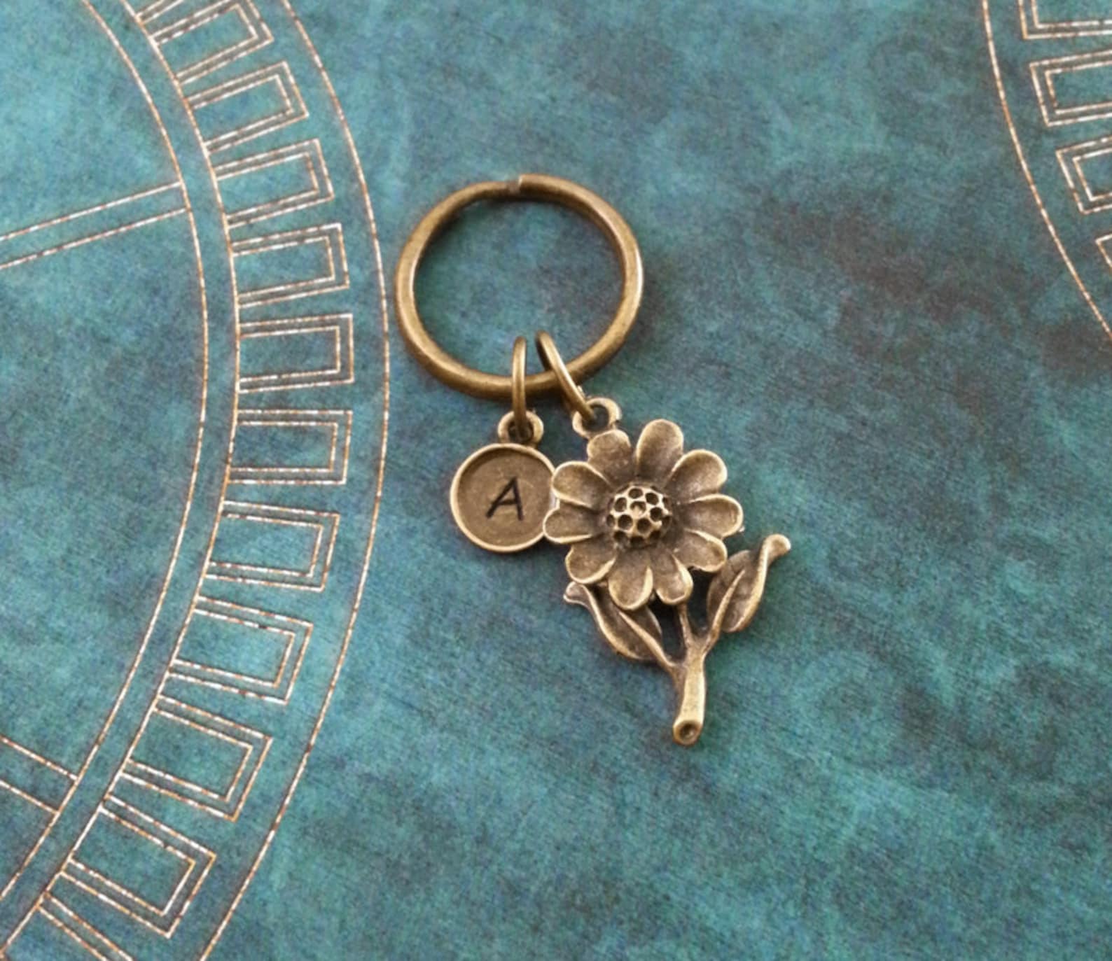 Daisy Keychain VERY SMALL Bronze Daisy Keyring Flower Keychain - Etsy