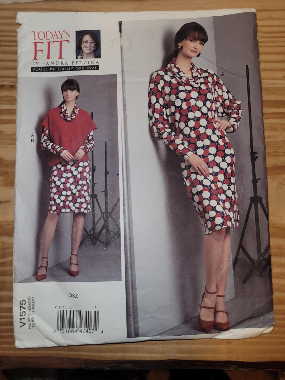 Vogue V1575 Sewing Pattern, Sandra Betzina Loose Fitting Cowl Neck ...