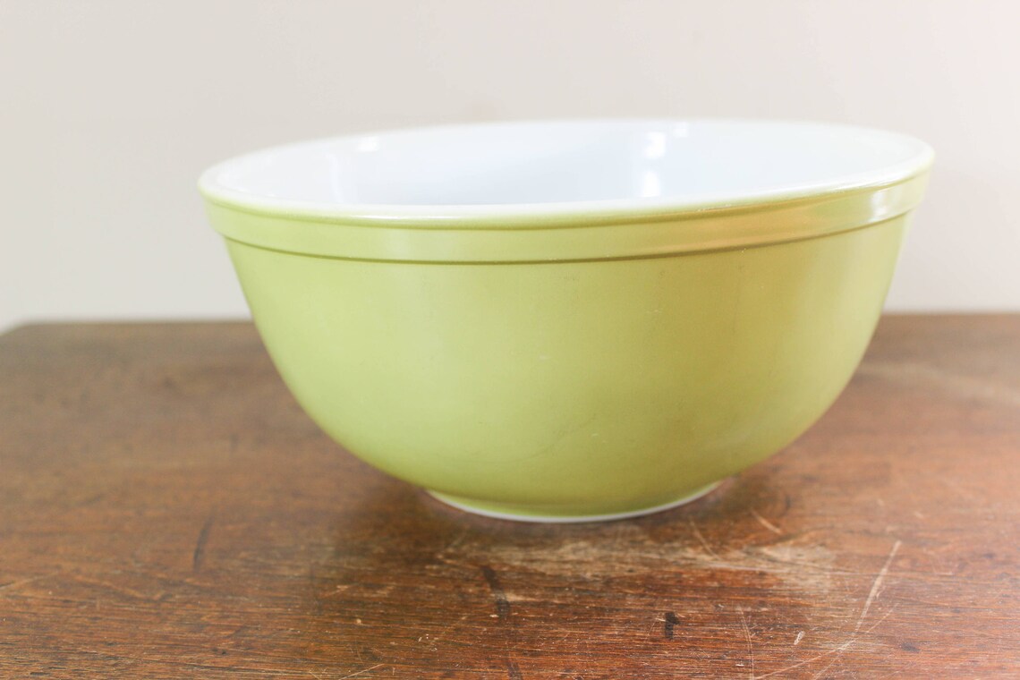 Green Pyrex Mixing Bowl Vintage Pyrex 2.5 QT avocado / Olive - Etsy
