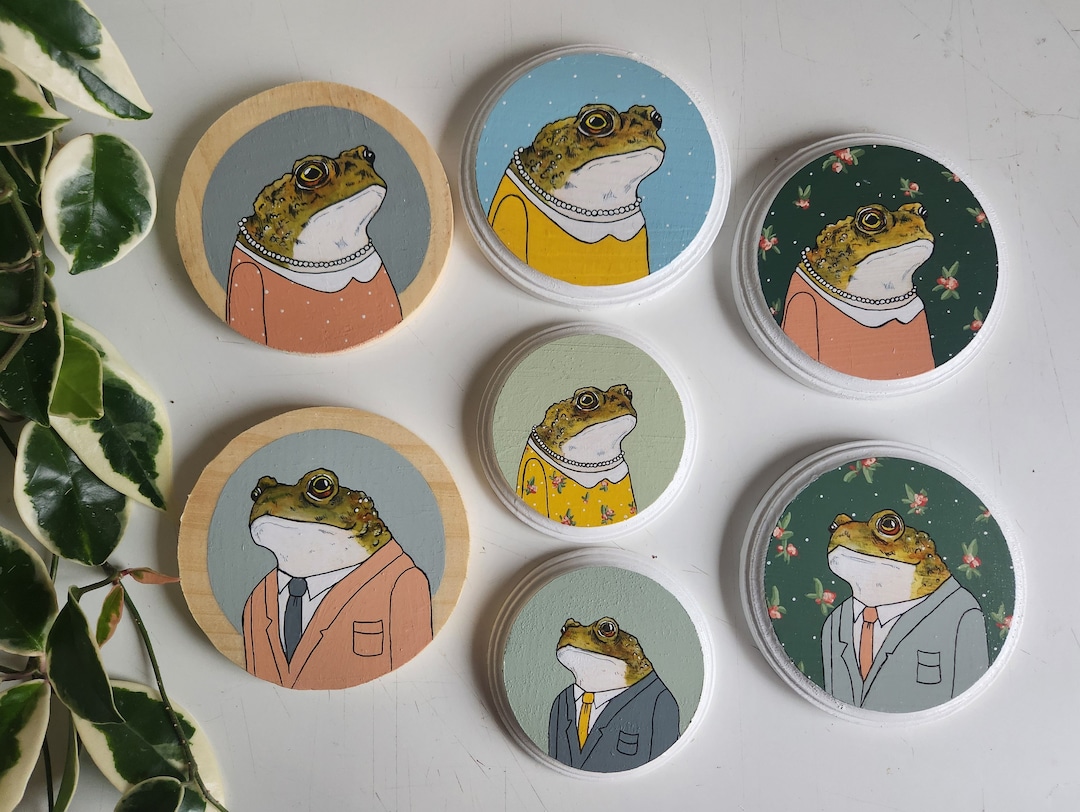 Small Paintings of Toads Wearing Clothes - Etsy Canada