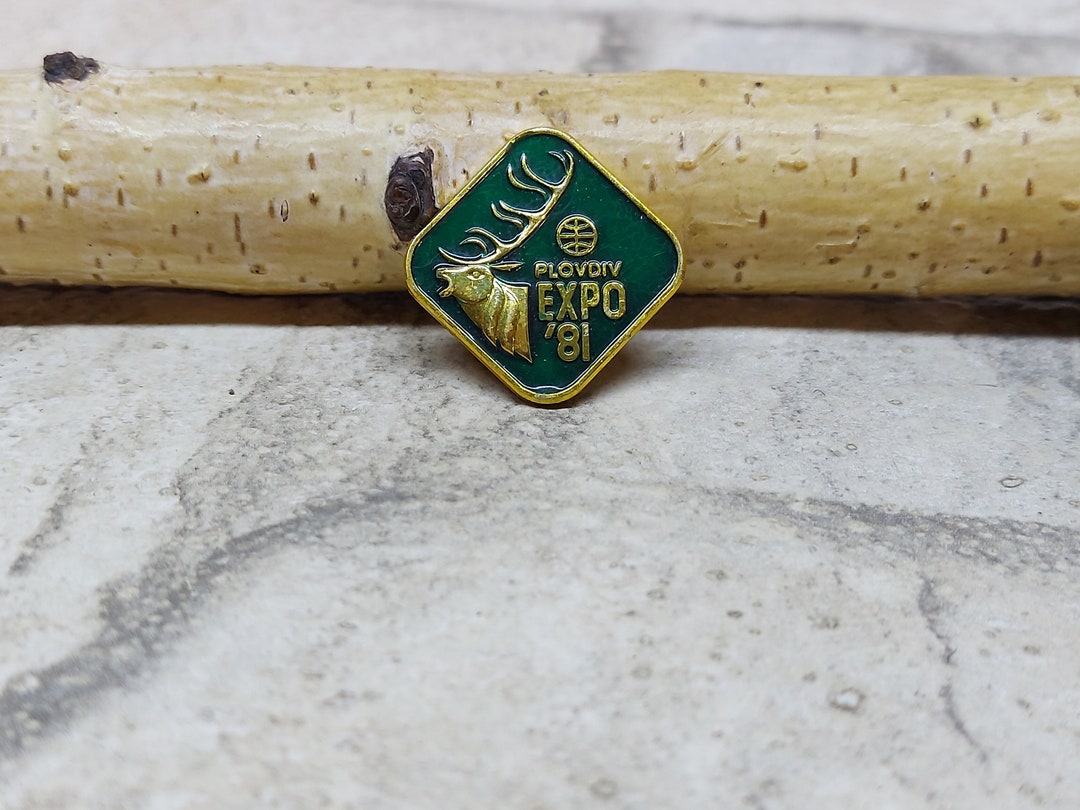 VINTAGE PIN BADGE 1981 Hunting Hunter Expo Exhibition Deer Stag Trophy ...