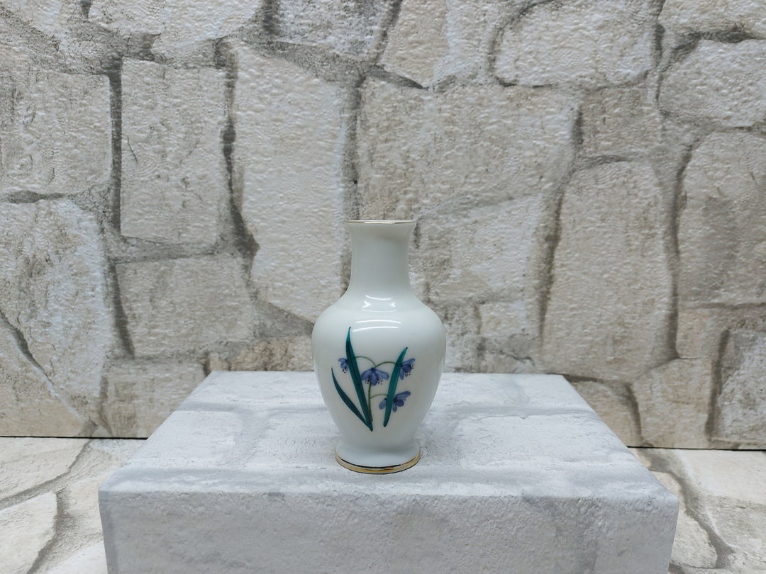 Small Chinese Vase Antique Vintage Small Vase Made in China PORCELAIN ...