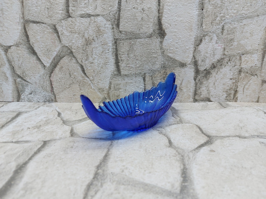 Vintage Glass Dish Tray Bowl. Beautiful Oval Blue Glass Platter ...