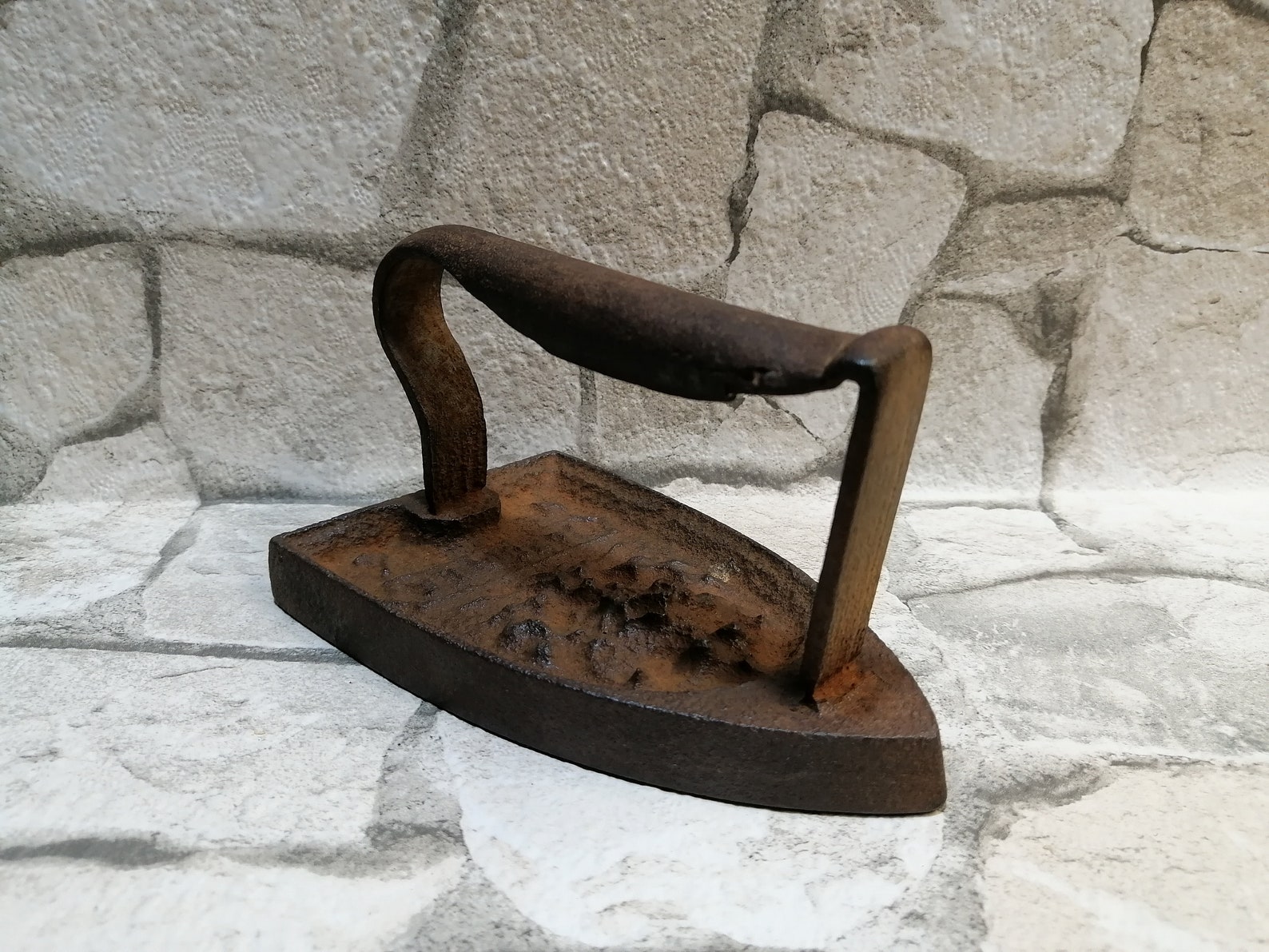 Antique French Sad Iron: Rusty Cast Iron Farmhouse Decor - Etsy