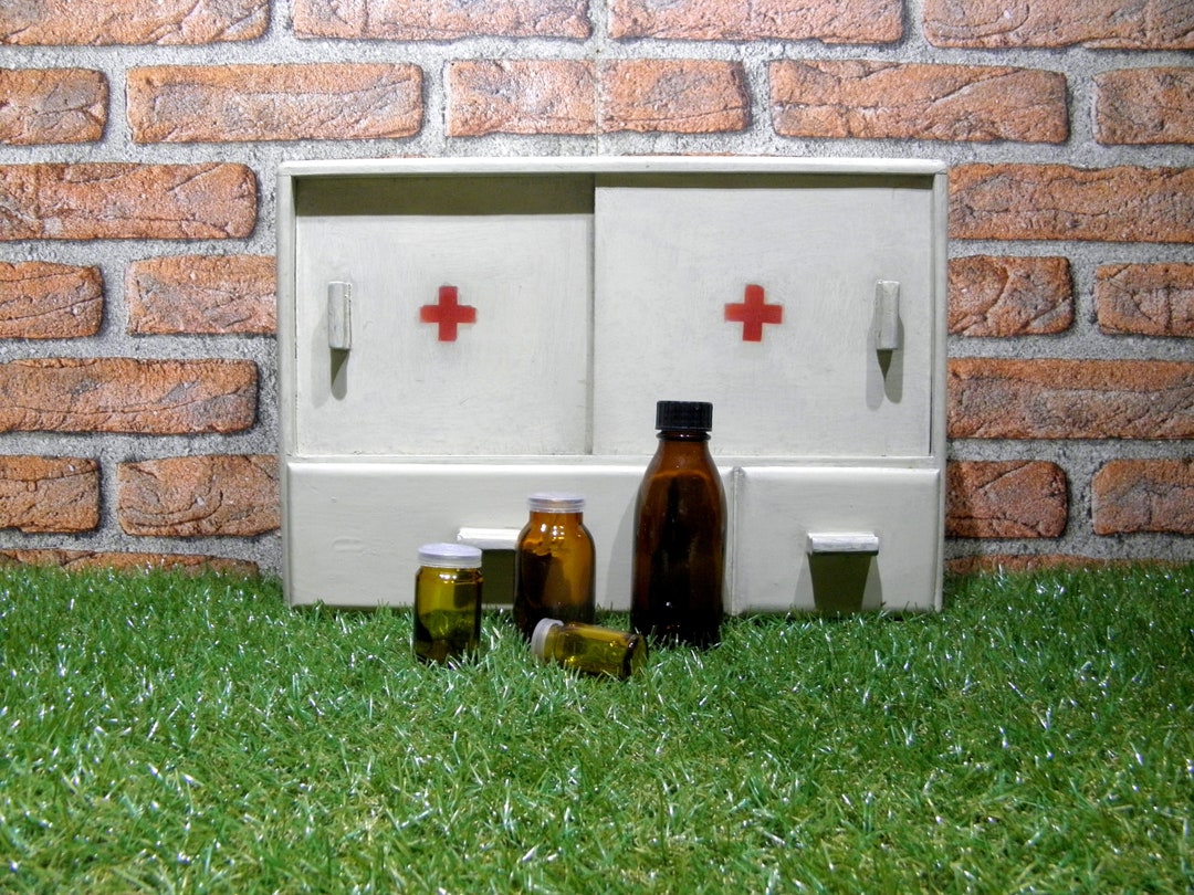 Wooden Box RED CROSS, Small Home Medicine Chest Gift 4 Pharmacy Bottles ...