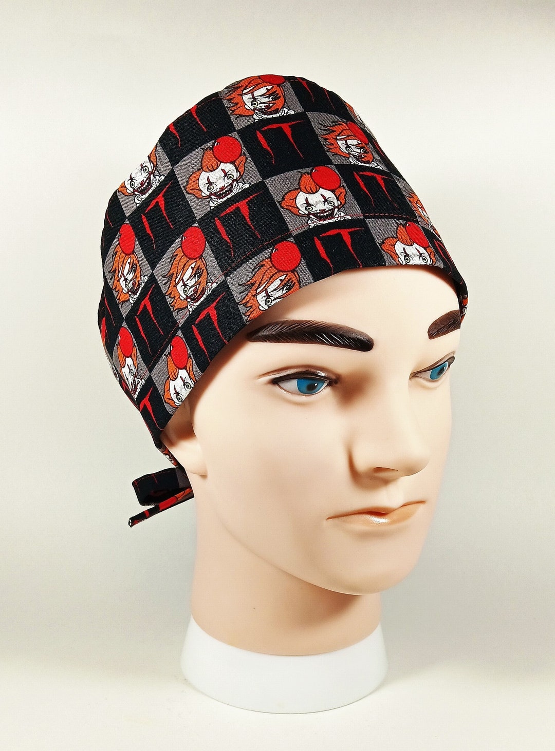 Pennywise on Checkered Black and Red Background Halloween Novelty Men's ...
