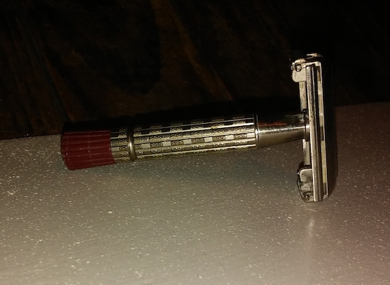 Vintage Gillette Red Tip Safety Razor 1956 - Etsy