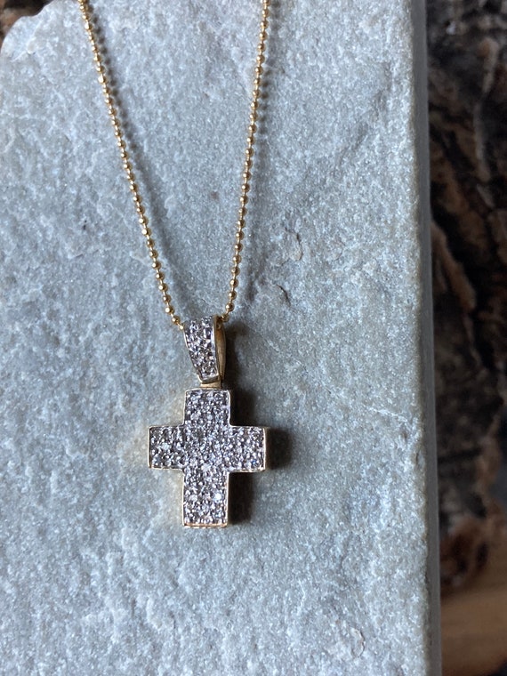 A Stunning Chunky Modern 18ct Gold Diamond Cross And … - Gem