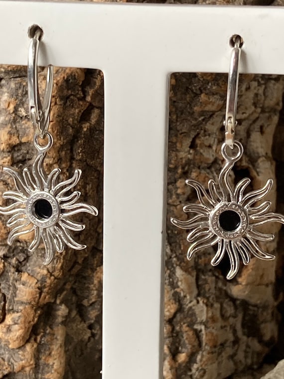 Gorgeous Silver And Jet Sunburst Design Earrings … - Gem
