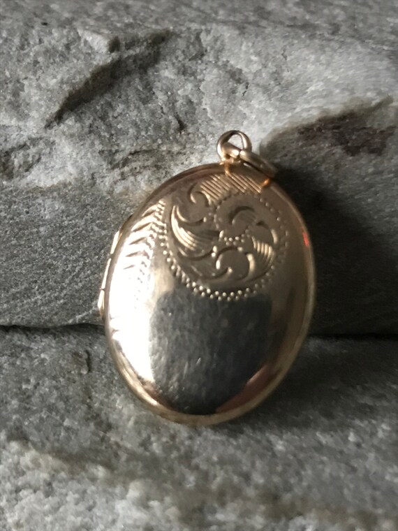 Traditional Oval Engraved 9ct Gold Locket SKU 3868 - Gem