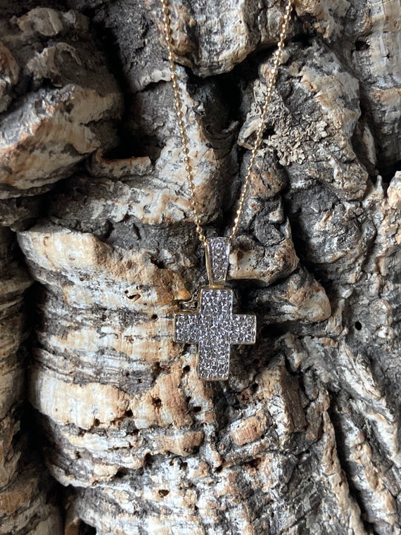 A Stunning Chunky Modern 18ct Gold Diamond Cross And … - Gem