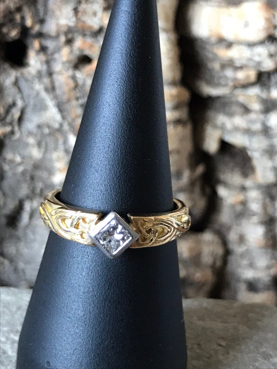 A Wonderful Celtic Inspired Solitaire Diamond Ring, W… - Gem
