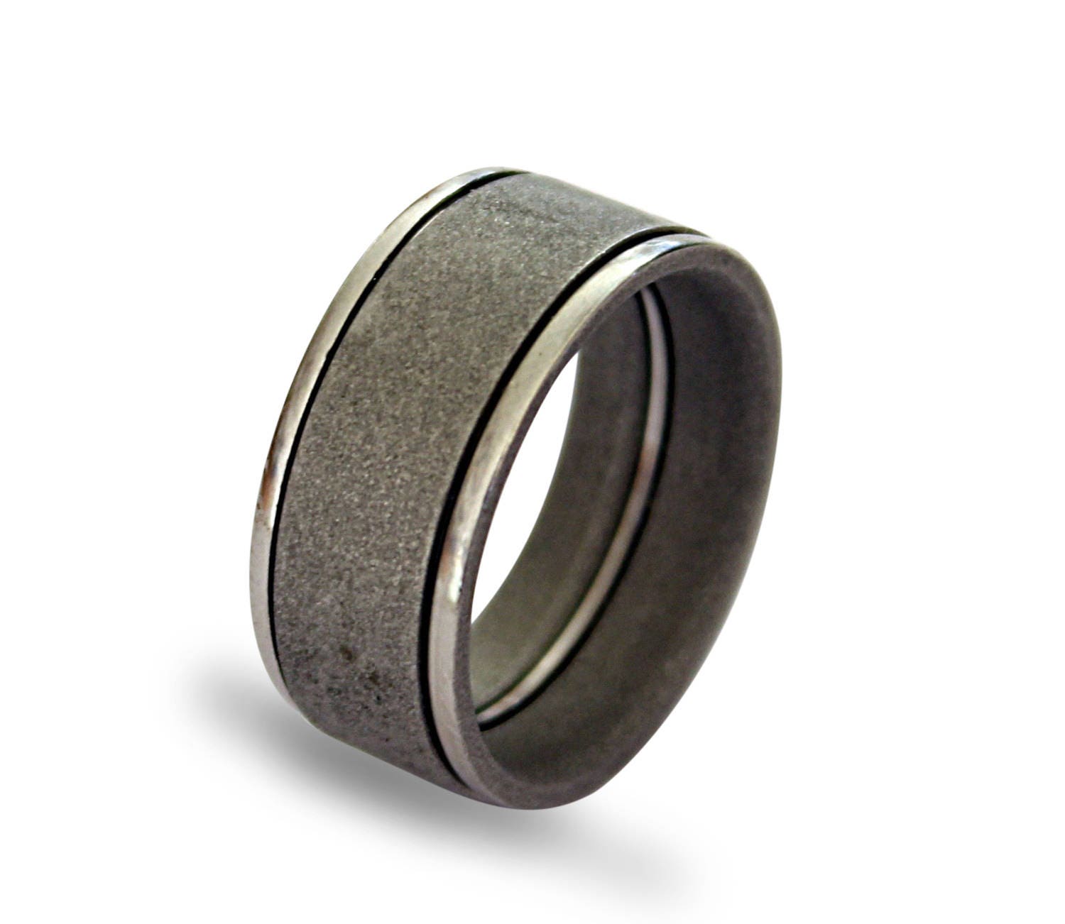Anillo de acero inoxidable arenado: alianza de boda con acabado moderno ...