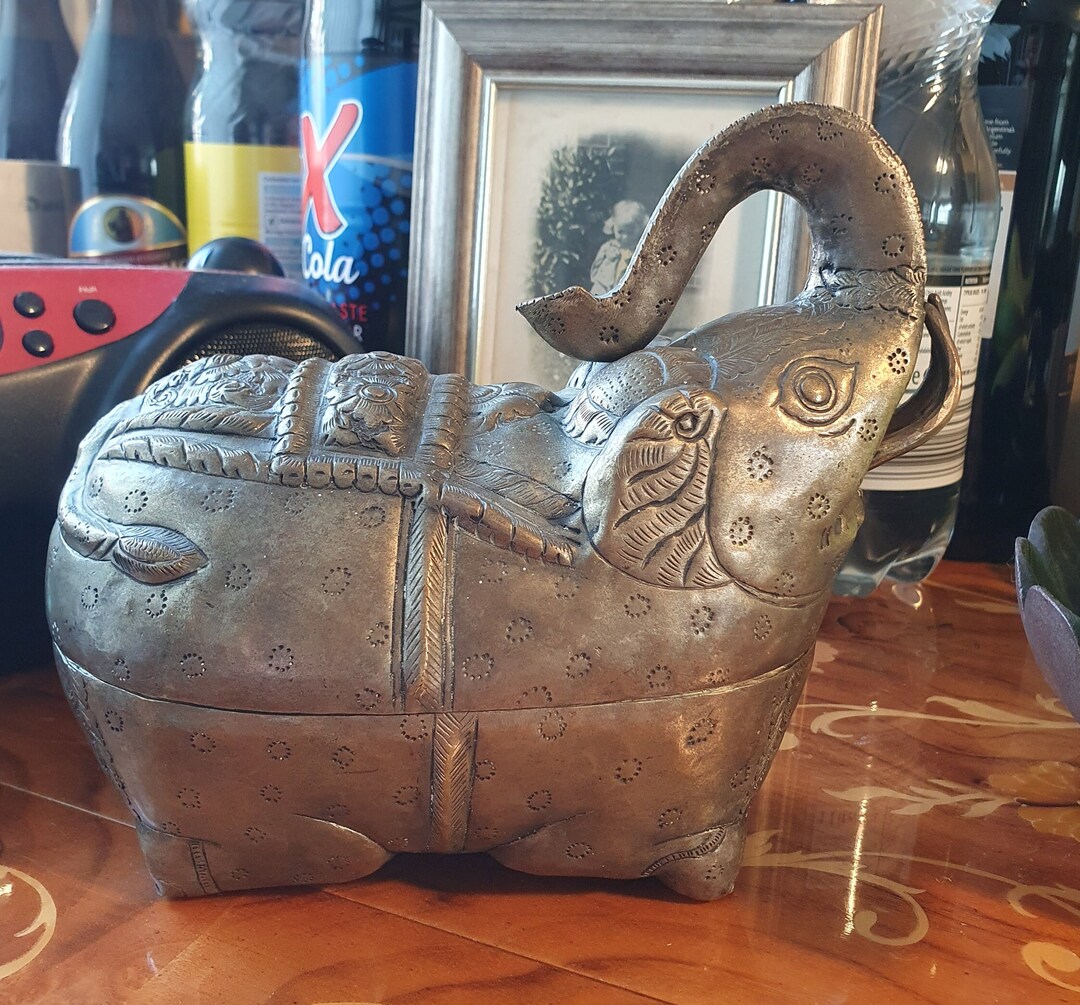 Large Vintage Brass Elephant Trinket / Jewellery Box / Keepsake Box ...