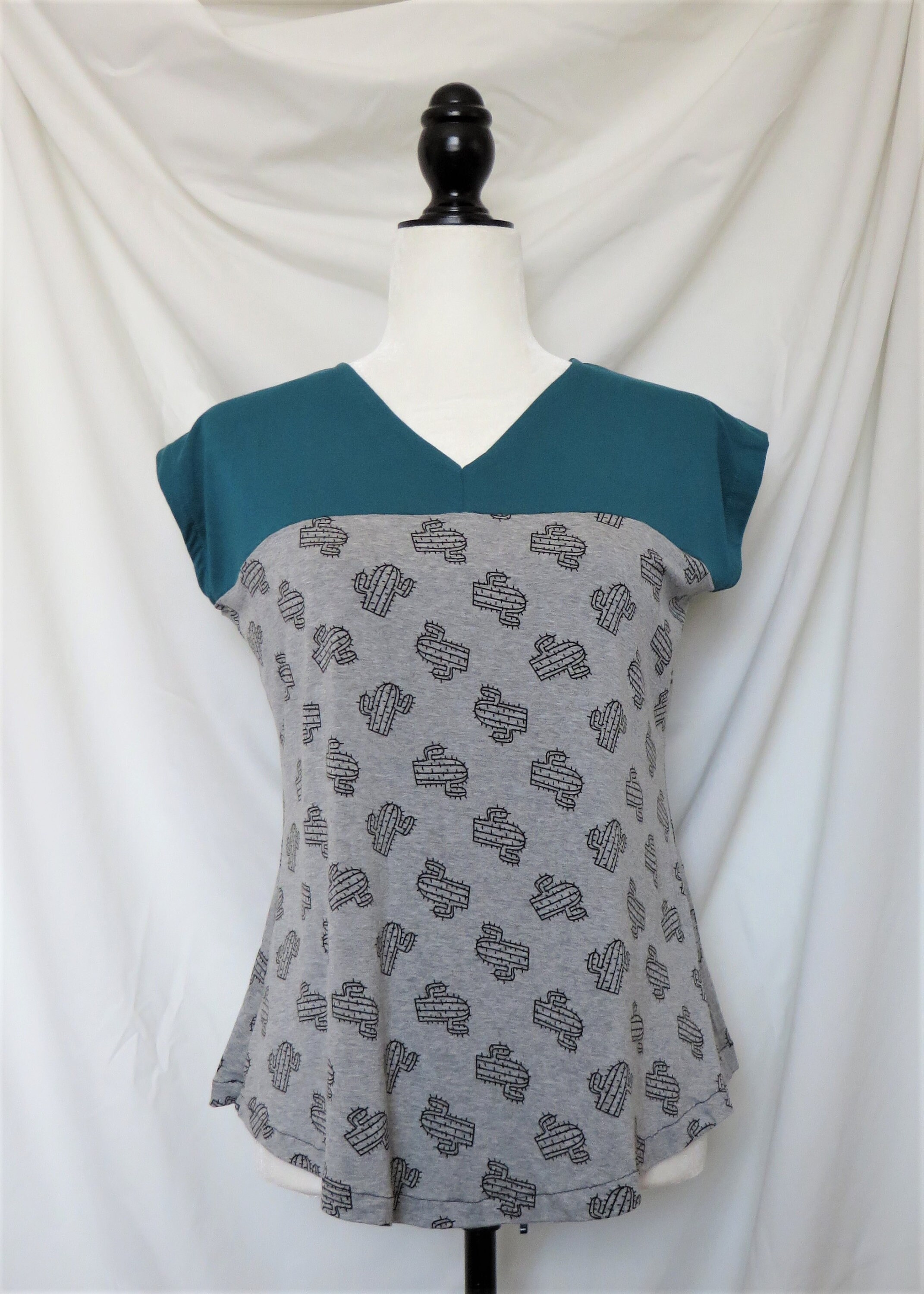 T-shirts With Capped Sleeves and Rounded Hem - Etsy Australia