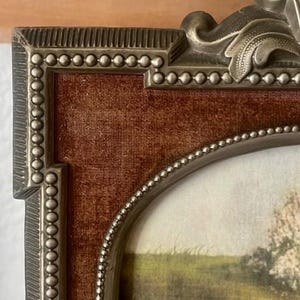 Antique Brown Velvet Easel Frame/antique Frame With Sheep Print ...