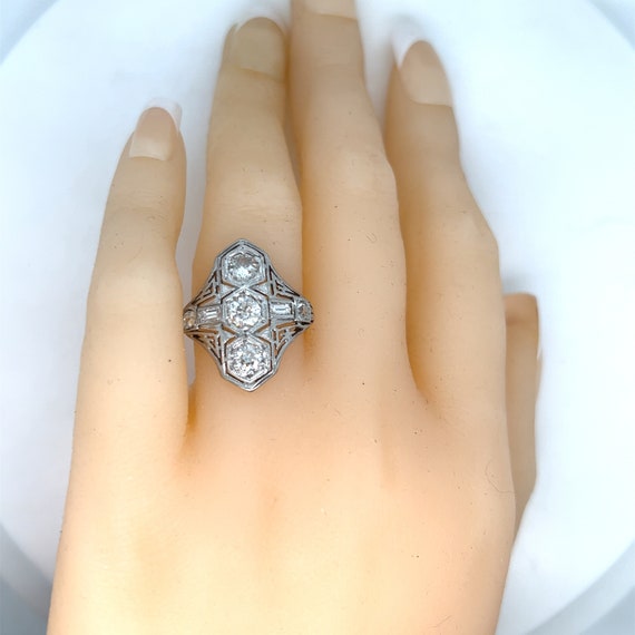 Antique platinum diamond dinner ring - Gem