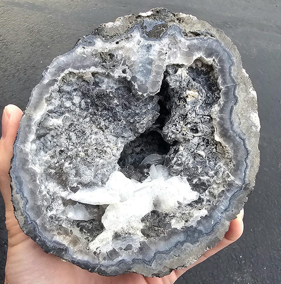 2lb+ Geode With Calcite Crystals & Blue Agate Rings - Etsy