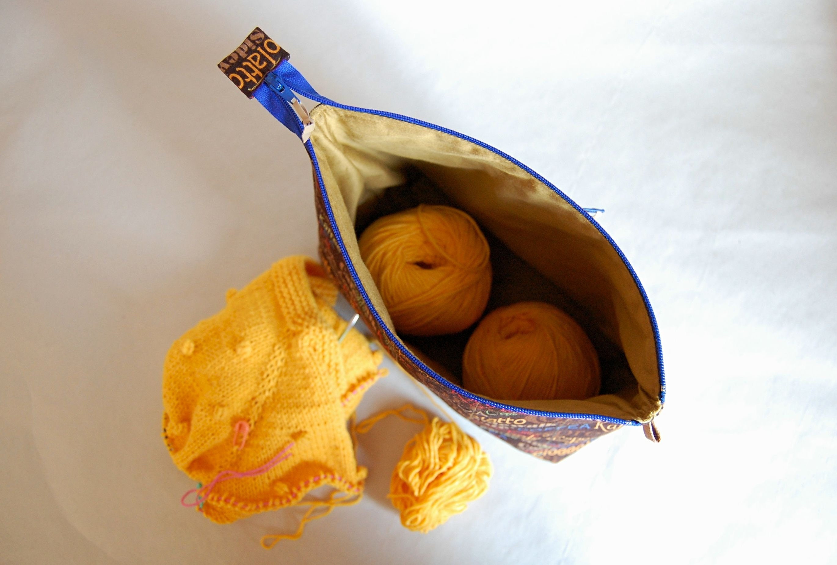 Medium Zippered Project Bag for Knitting or Crochet Zip Pouch Padded ...