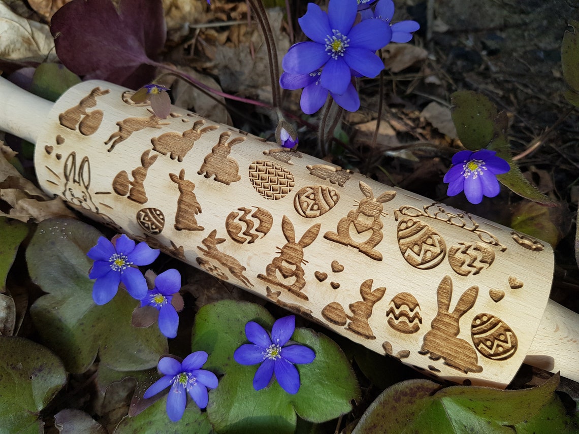 EASTER BUNNIES Embossing Rolling Pin. Engraved Roller With Easter ...