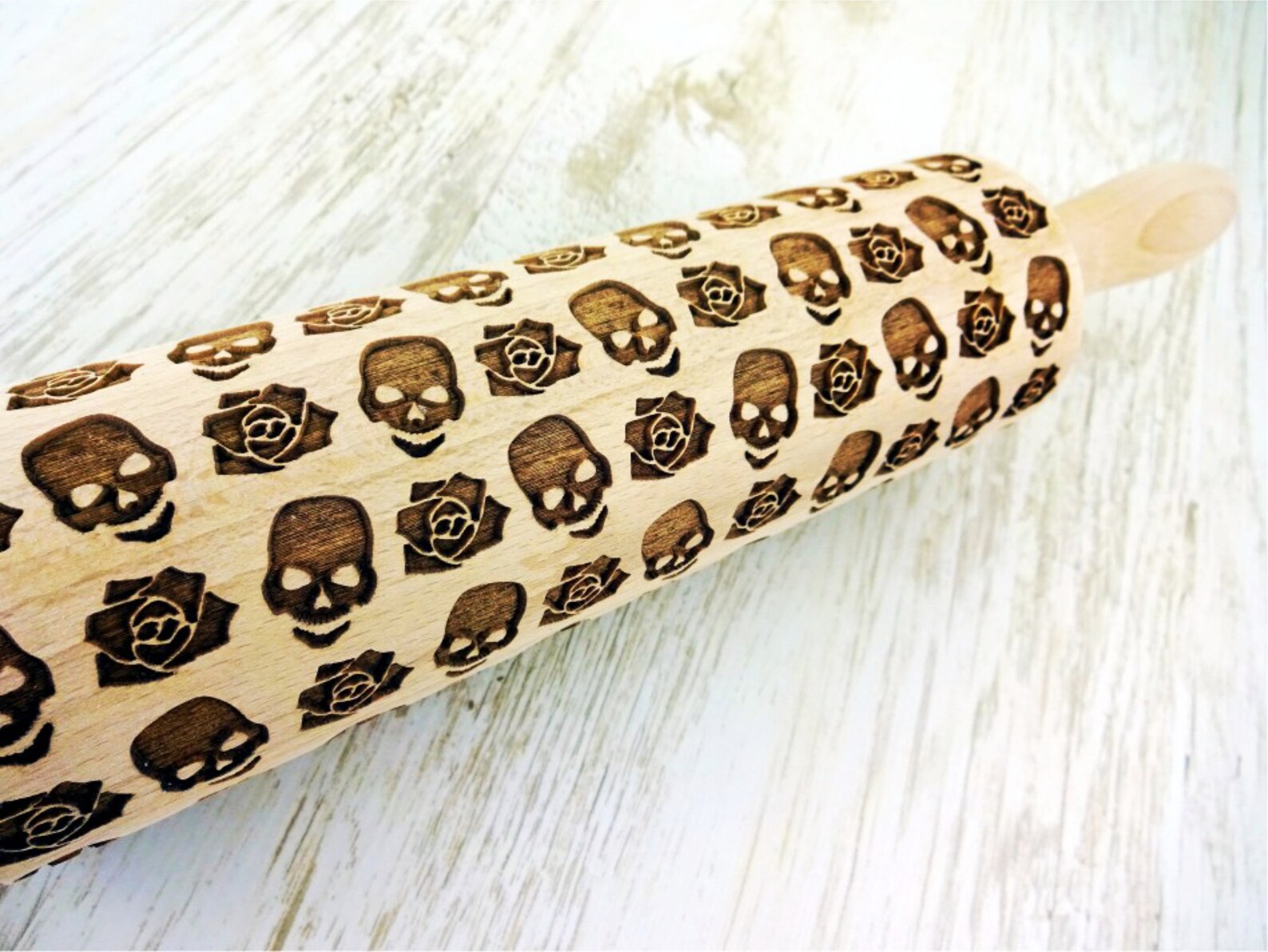 SKULLS and ROSES Embossing Rolling Pin. Pattern With Skulls and Roses ...