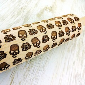 SKULLS and ROSES Embossing Rolling Pin. Pattern With Skulls and Roses ...