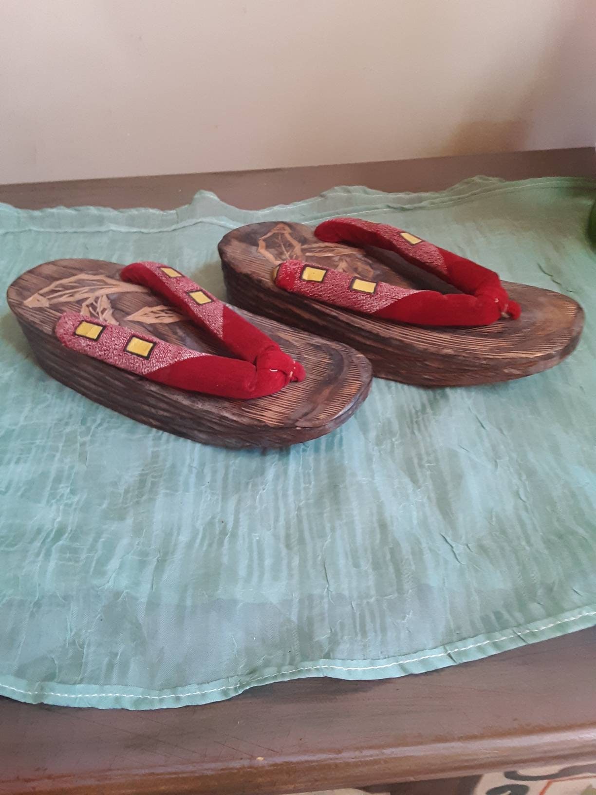 Vintage Japanese sandals/Handcrafted, Handcarved designs in wood/Maiko ...