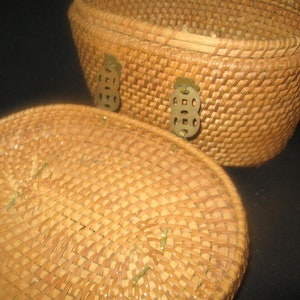 Vintage Straw Bucket Handbag With Metal Attachments/straw Handbags ...