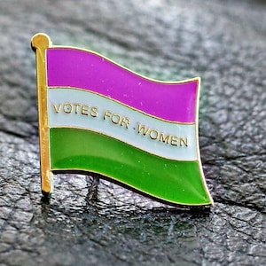 Suffragette Flag Lapel Pin Badge Votes for WOMEN Suffragettes Symbol ...