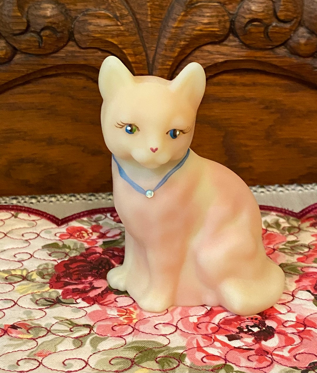 Rare Fenton Art Glass Collectors Hand-painted Burmese Glass Sitting Cat ...
