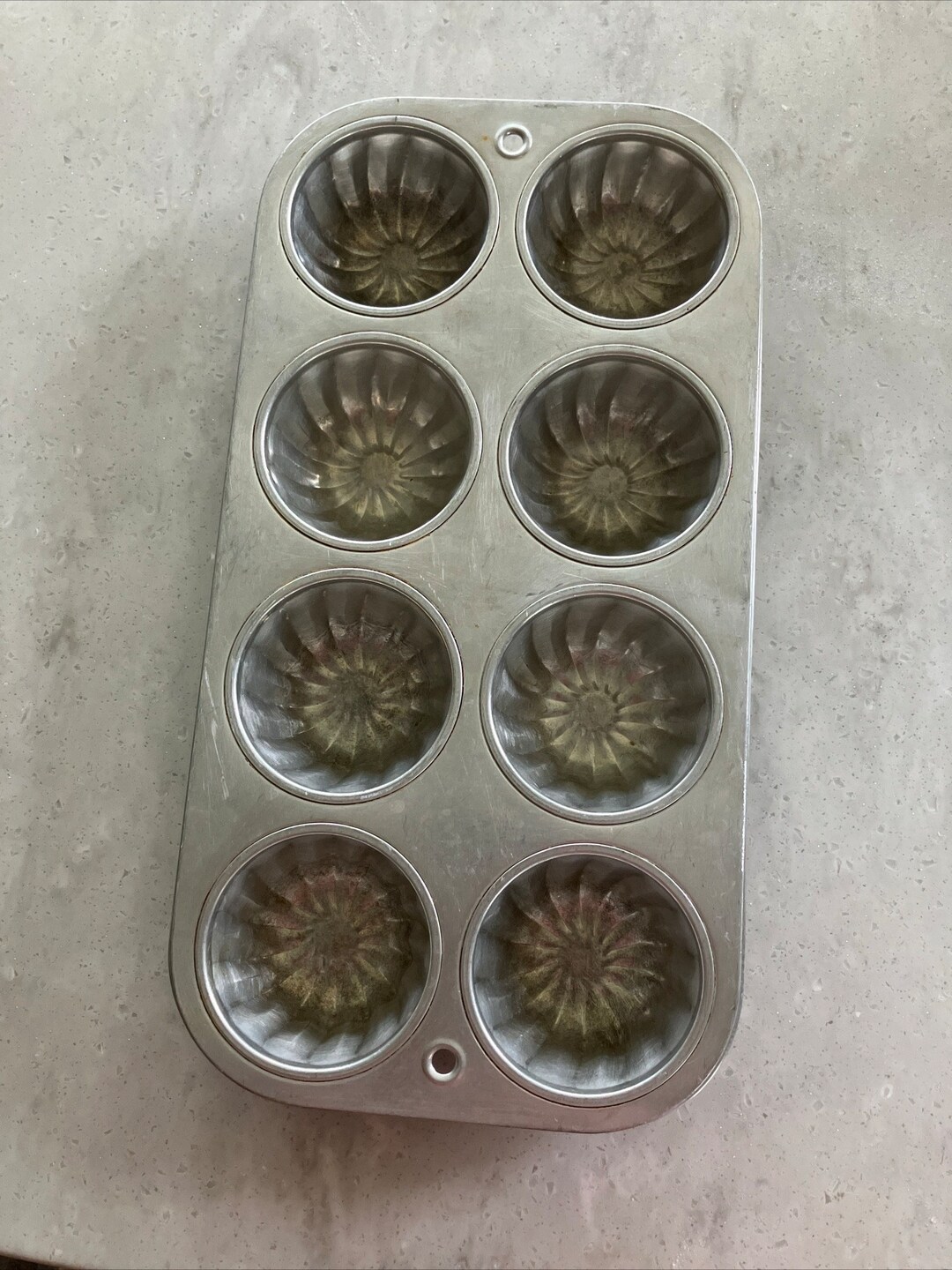 Vintage Aluminum Swirled Muffin Tin/antique Bakeware - Etsy