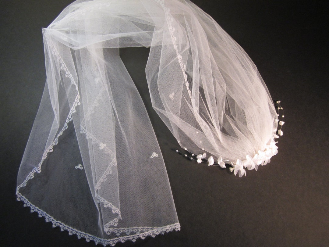36 White/champagne Tulle Wedding Veil, Handmade, Lace Edge and Comb ...
