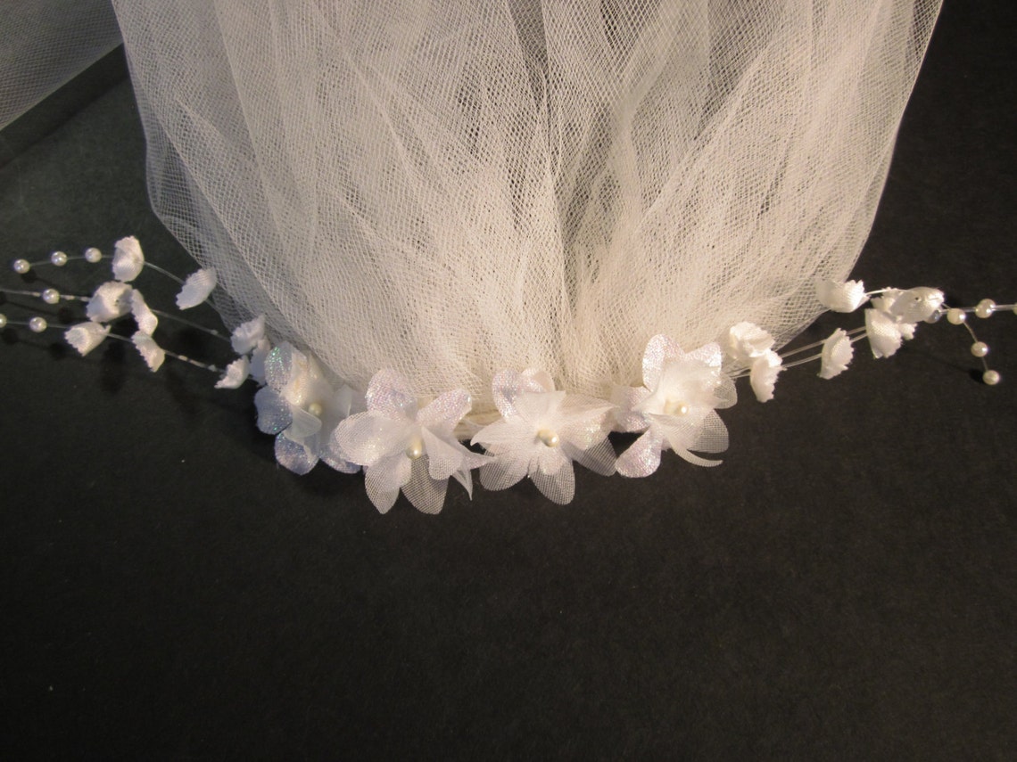 35" White/champagne Tulle Wedding Veil, Handmade W/ Lace Edge and Spots ...