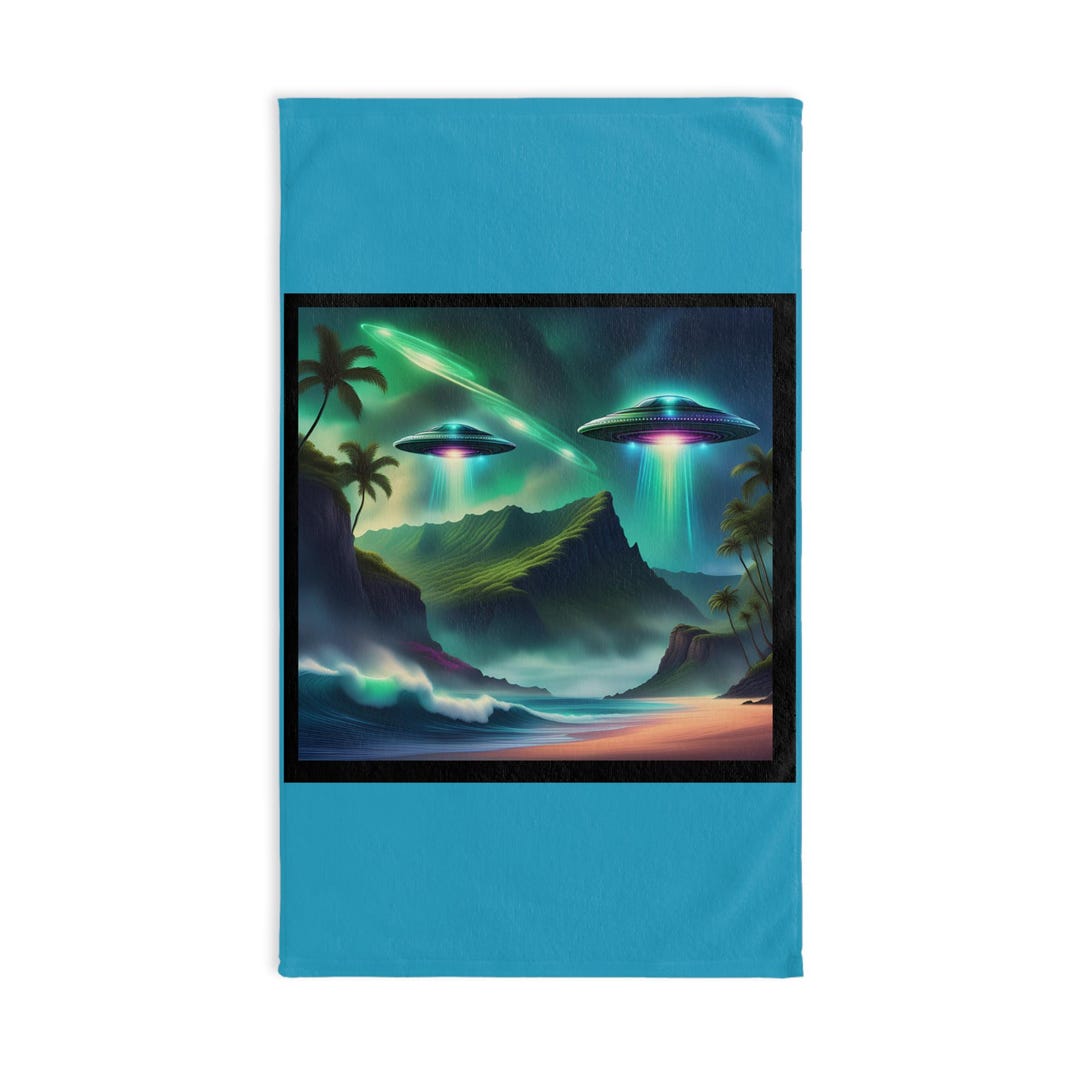 Alien Beach Scene Hand Towel, UFO Themed Towel, Retro Sci-fi Gift ...